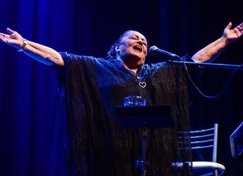 VIDEO | En medio de su gira, la artista brasileña María Creuza llega a ...